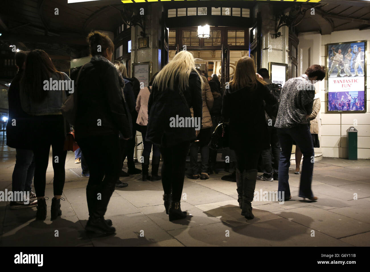 Massen nacht -Fotos und -Bildmaterial in hoher Auflösung – Alamy