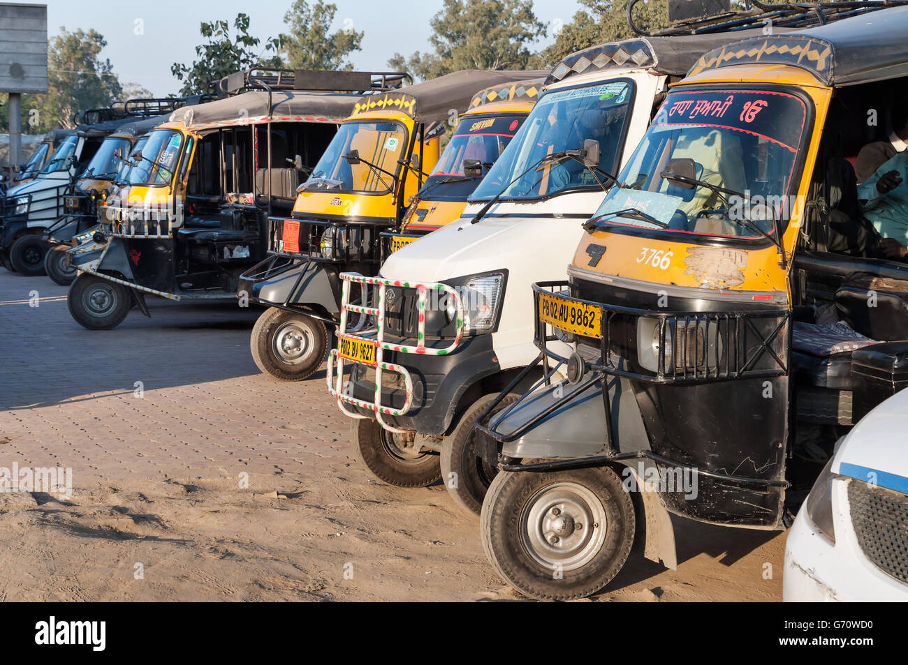 Motorisierte auto rikscha -Fotos und -Bildmaterial in hoher Auflösung ...