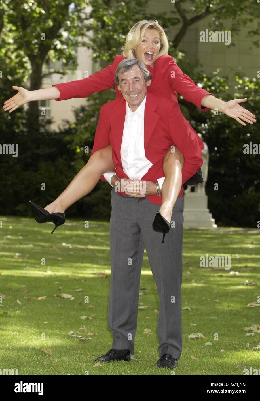 Nell mcandrew gordon banken -Fotos und -Bildmaterial in hoher Auflösung ...