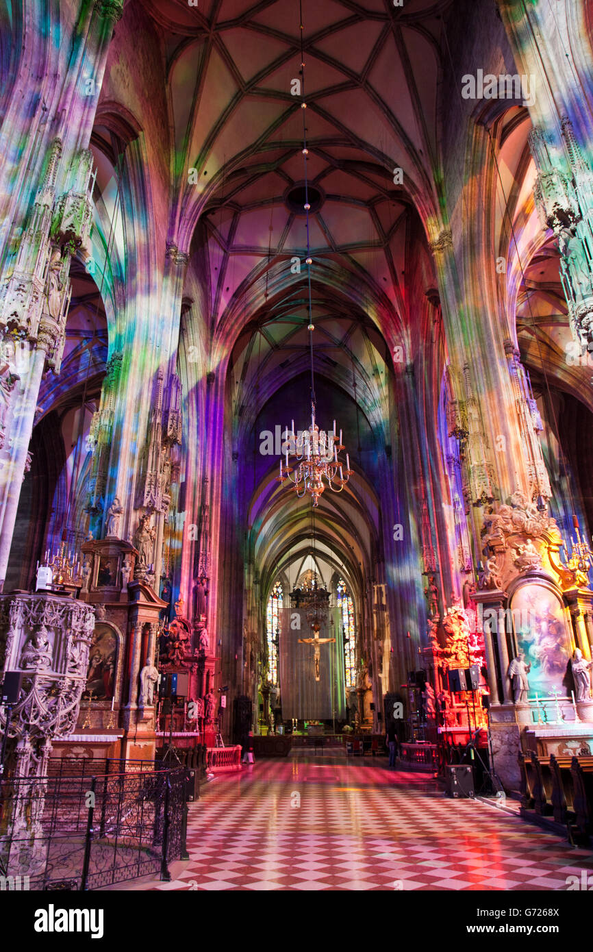 Vienna stephansdom interior -Fotos und -Bildmaterial in hoher Auflösung ...