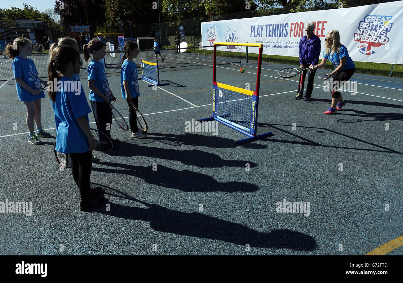 Judy Murray und Helen Skelton (rechts) helfen beim Start des Great ...
