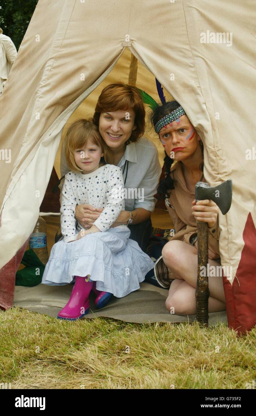Die Newsreader Fiona Bruce hat sich heute mit Tausenden von Besuchern ...