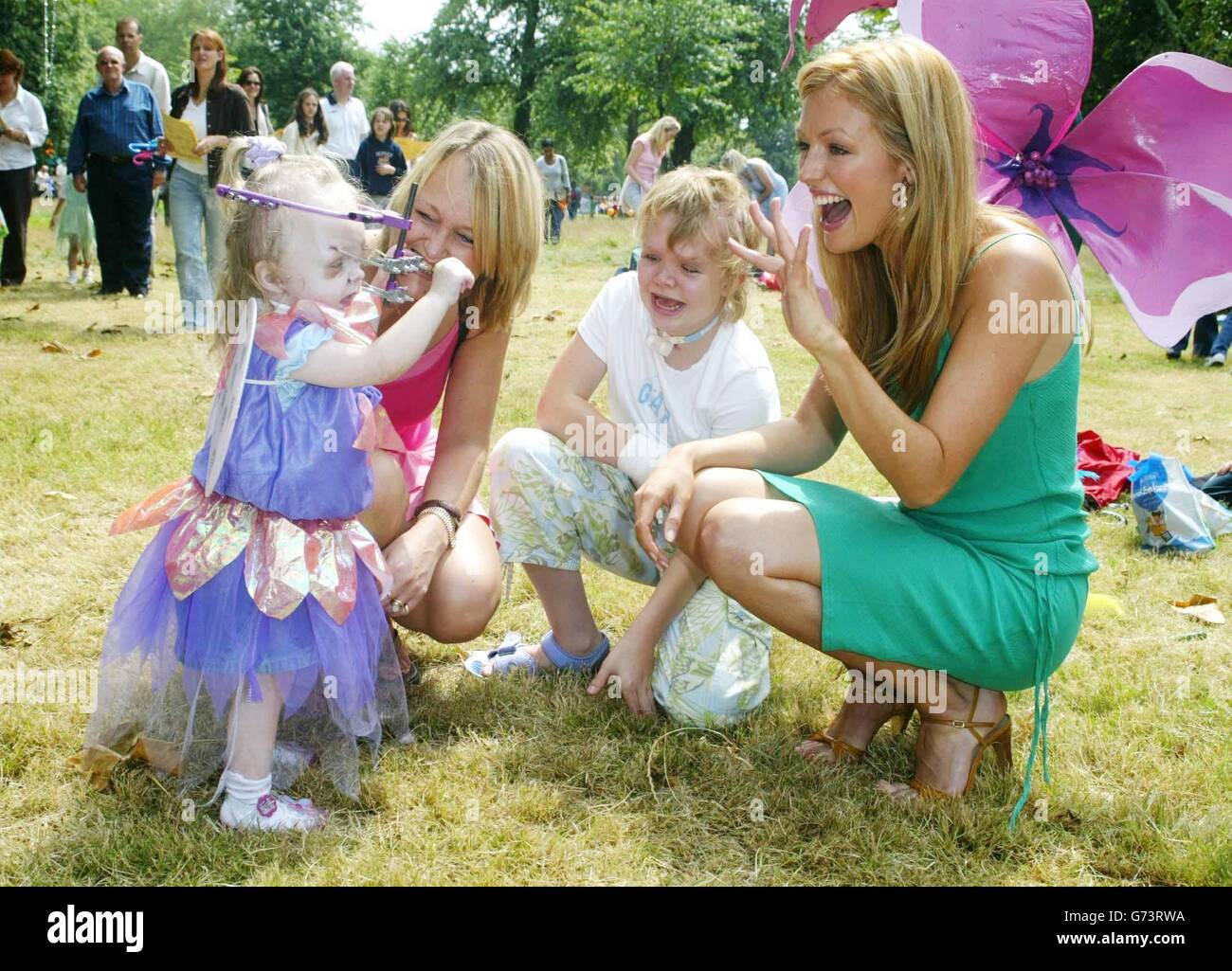 Cat deeley schloss sich kindern an, die im great ormond street hospital ...