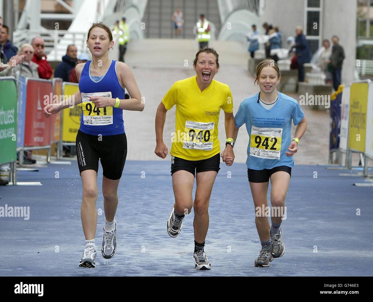 Menschen rennen beim salford triathlon -Fotos und -Bildmaterial in ...