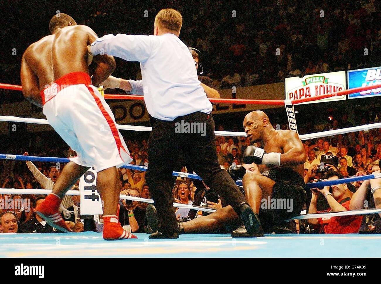 Mike tyson v danny williams -Fotos und -Bildmaterial in hoher Auflösung ...