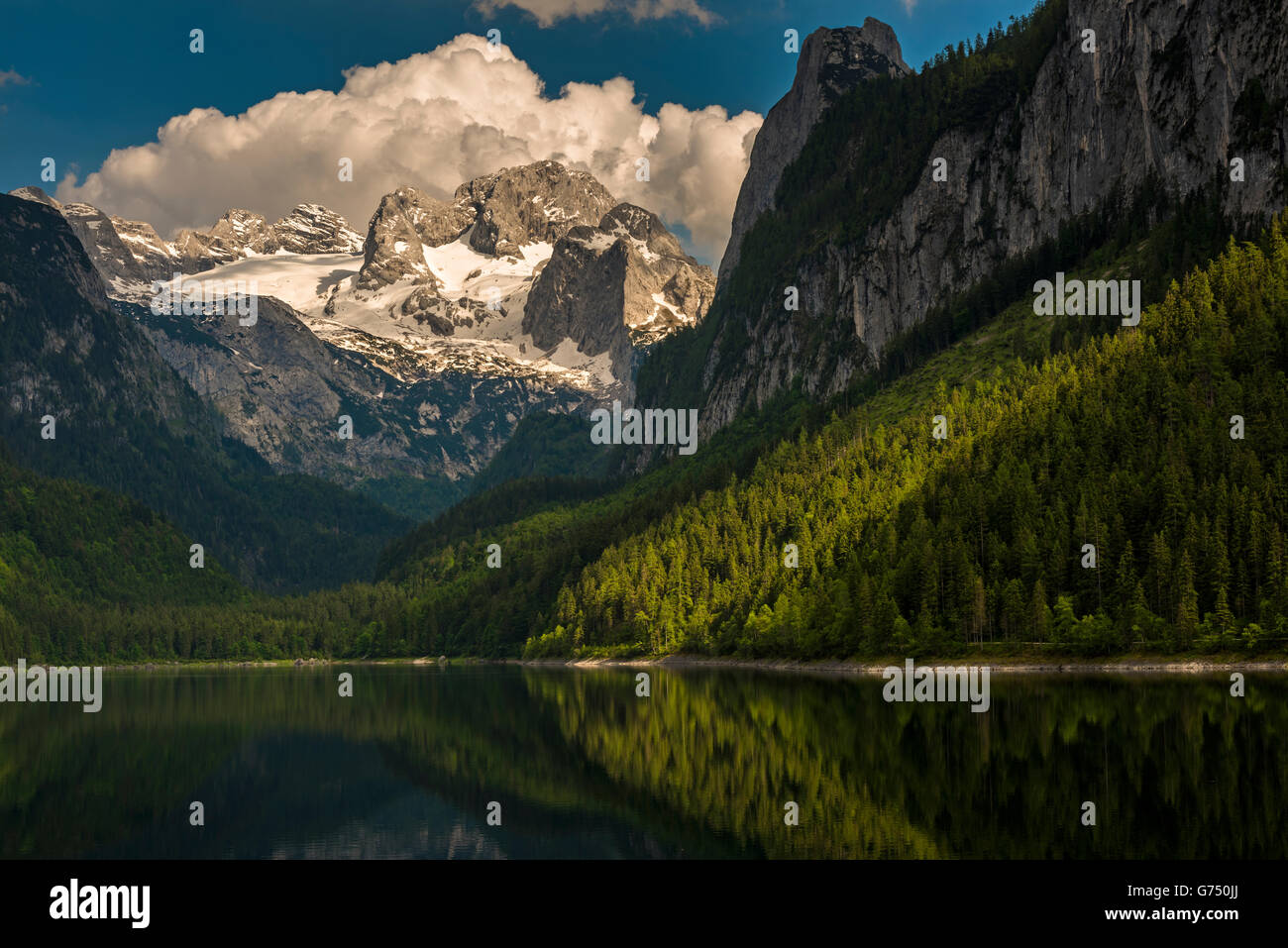 Mit dem berg dachstein dahinter -Fotos und -Bildmaterial in hoher ...