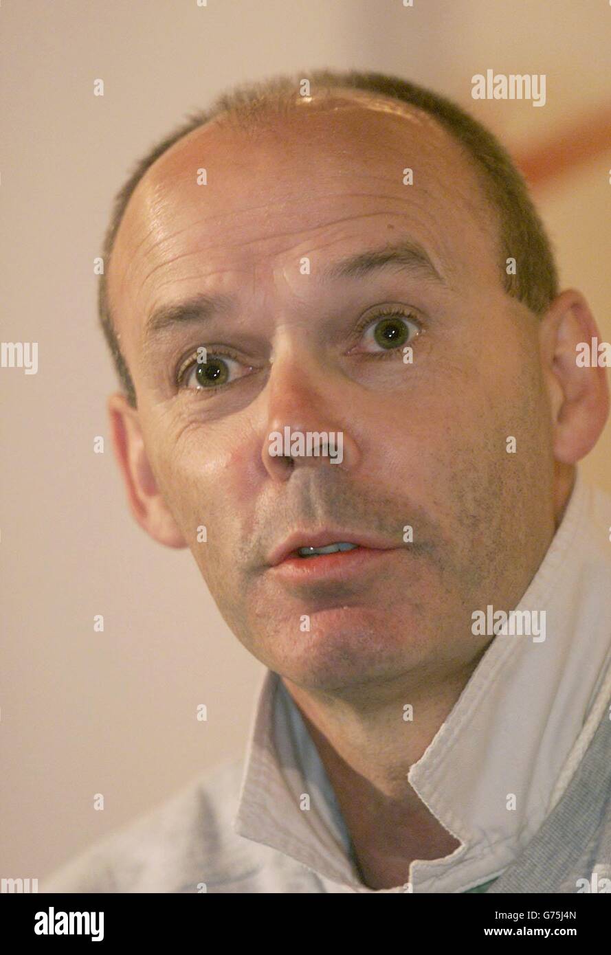 Surrey 14 06 02 clive woodward -Fotos und -Bildmaterial in hoher ...