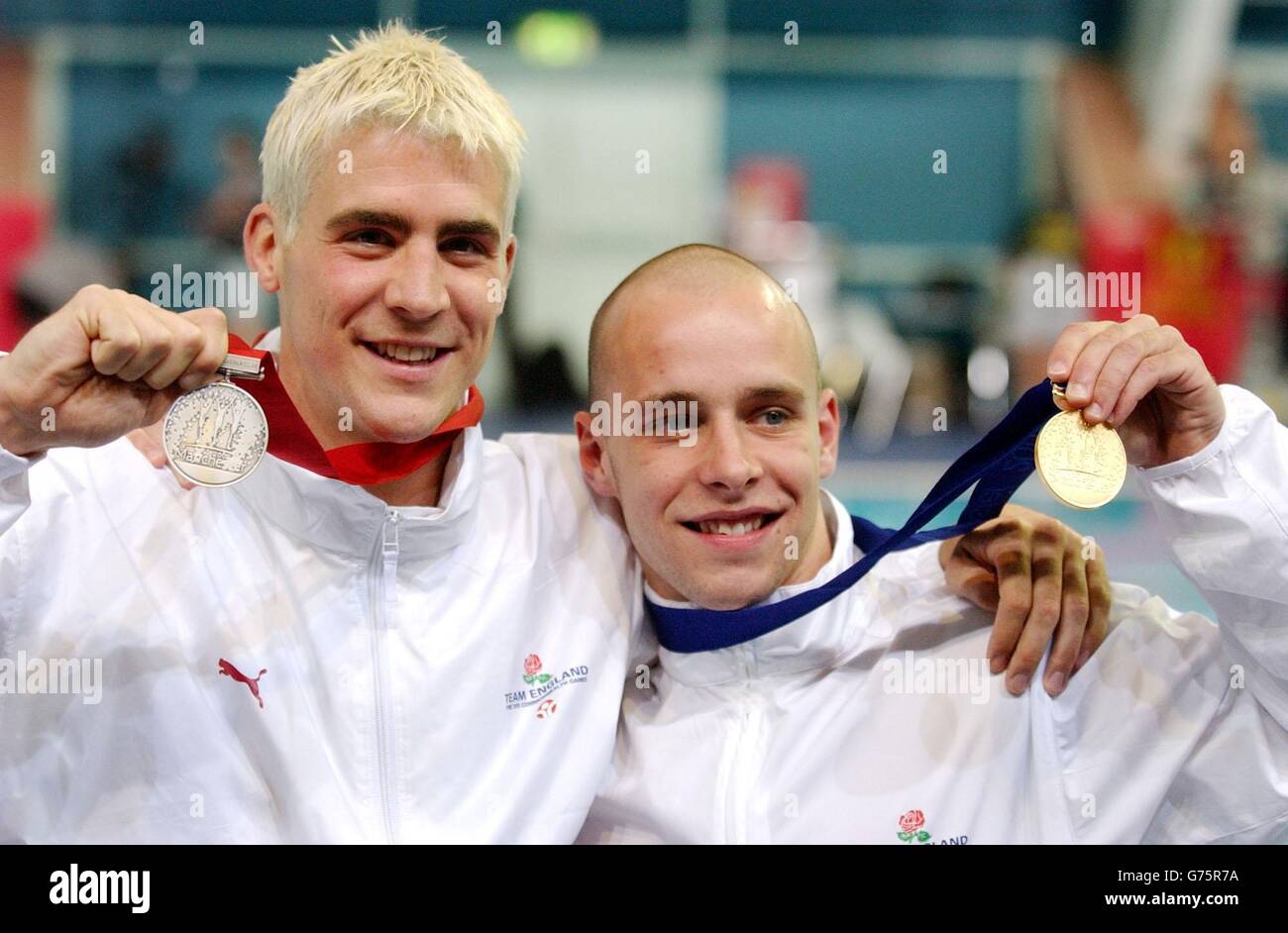 Die Engländer Pete Waterfield (rechts) und Leon Taylor gewinnen Silber ...