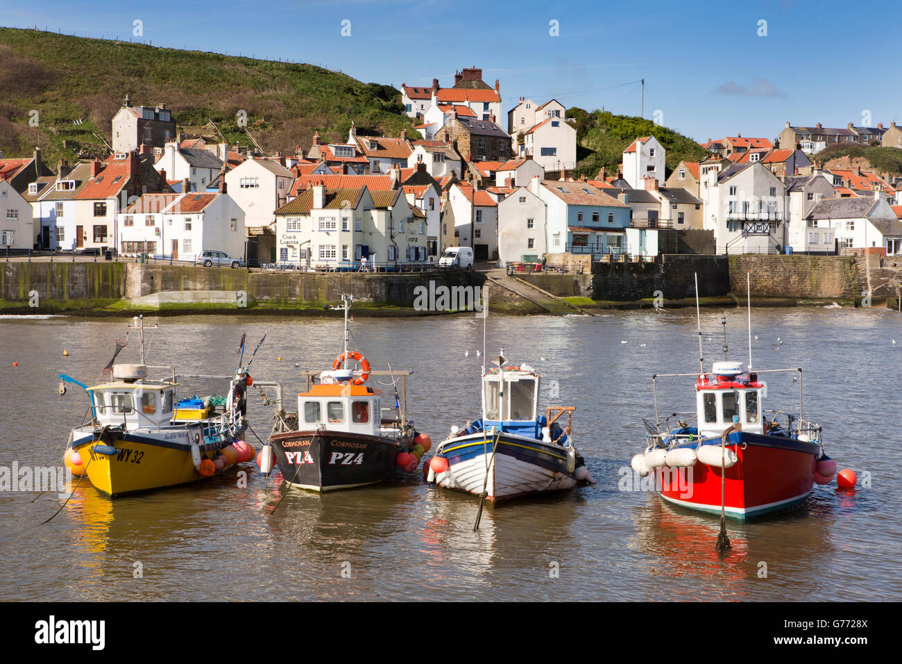 Hafen fischerboote in der hafenstadt whitby Stockfotos und -bilder ...