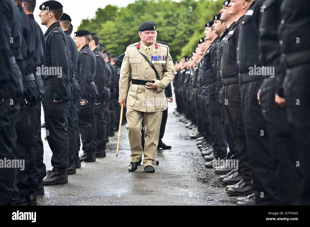 Brigadier Piers Allison inspiziert Soldaten im neu gegründeten Royal ...