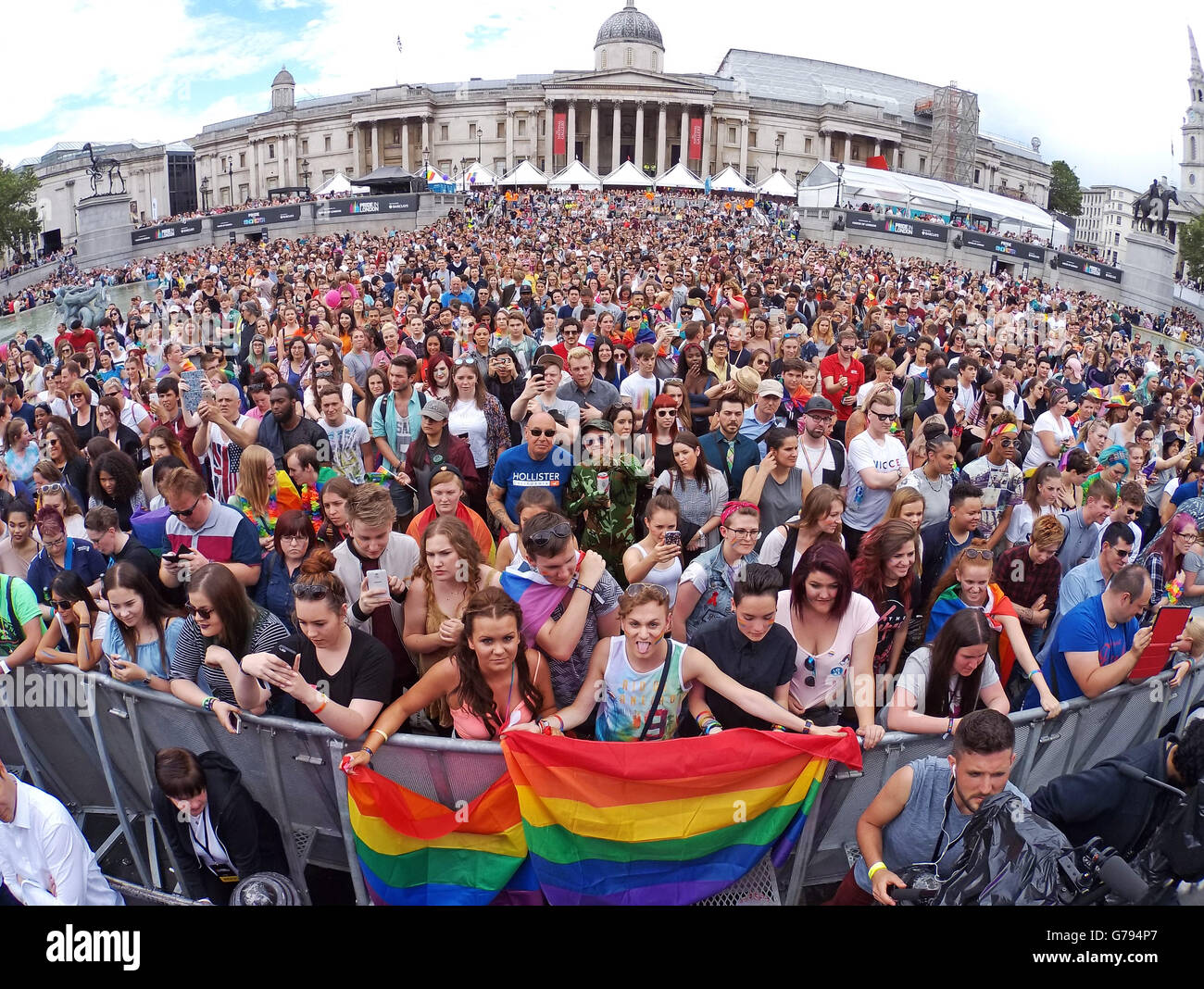 Menschenmassen stolz auf dem trafalgar square -Fotos und -Bildmaterial ...