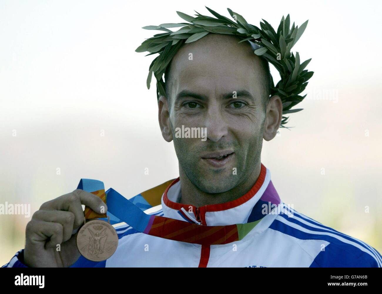Der britische Ian Wynne aus Tonbridge feiert seine Bronzemedaille in ...