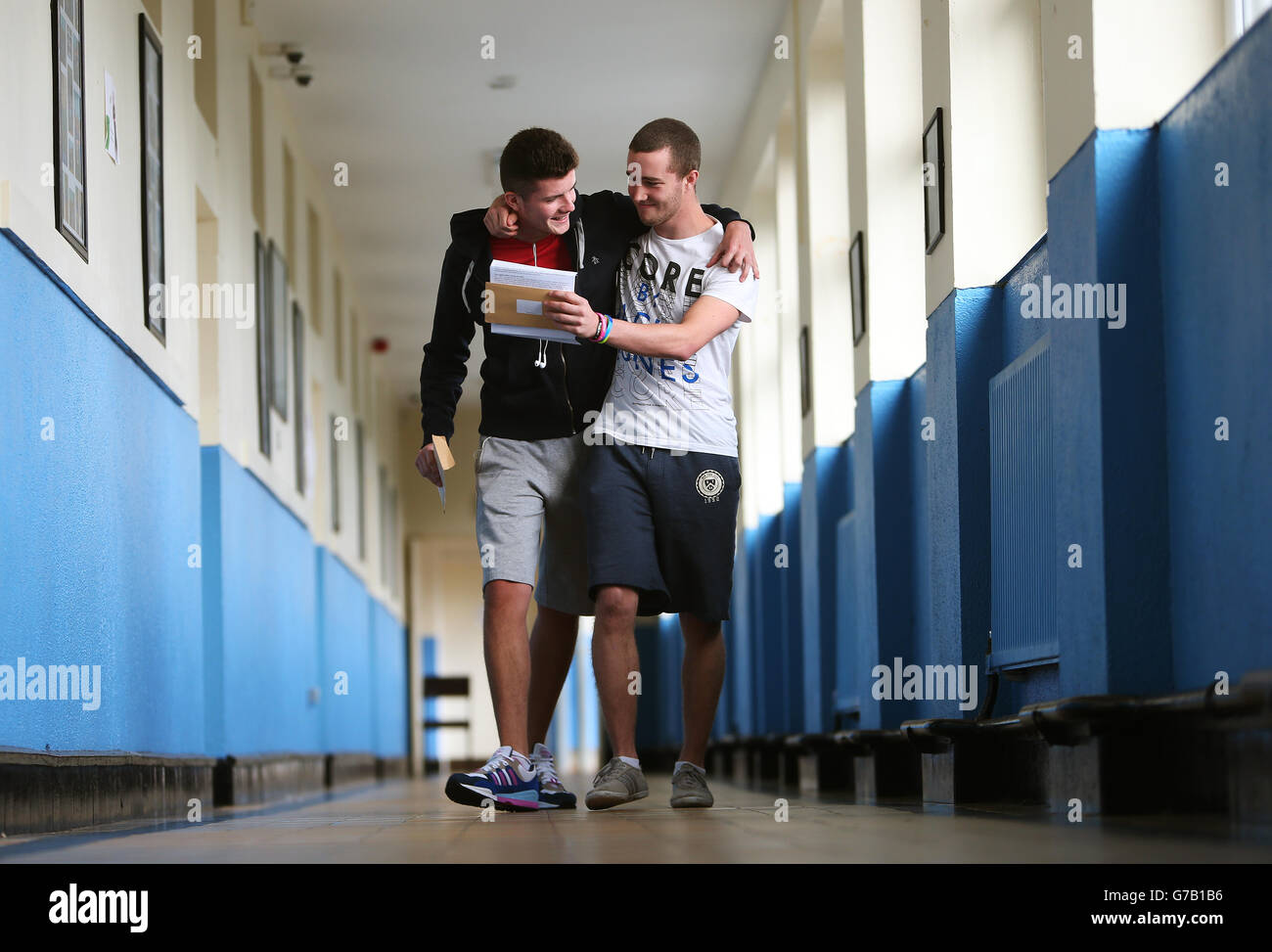 Die Studenten Lee Shields aus Finglas (links) und Ciaran Keenan aus ...
