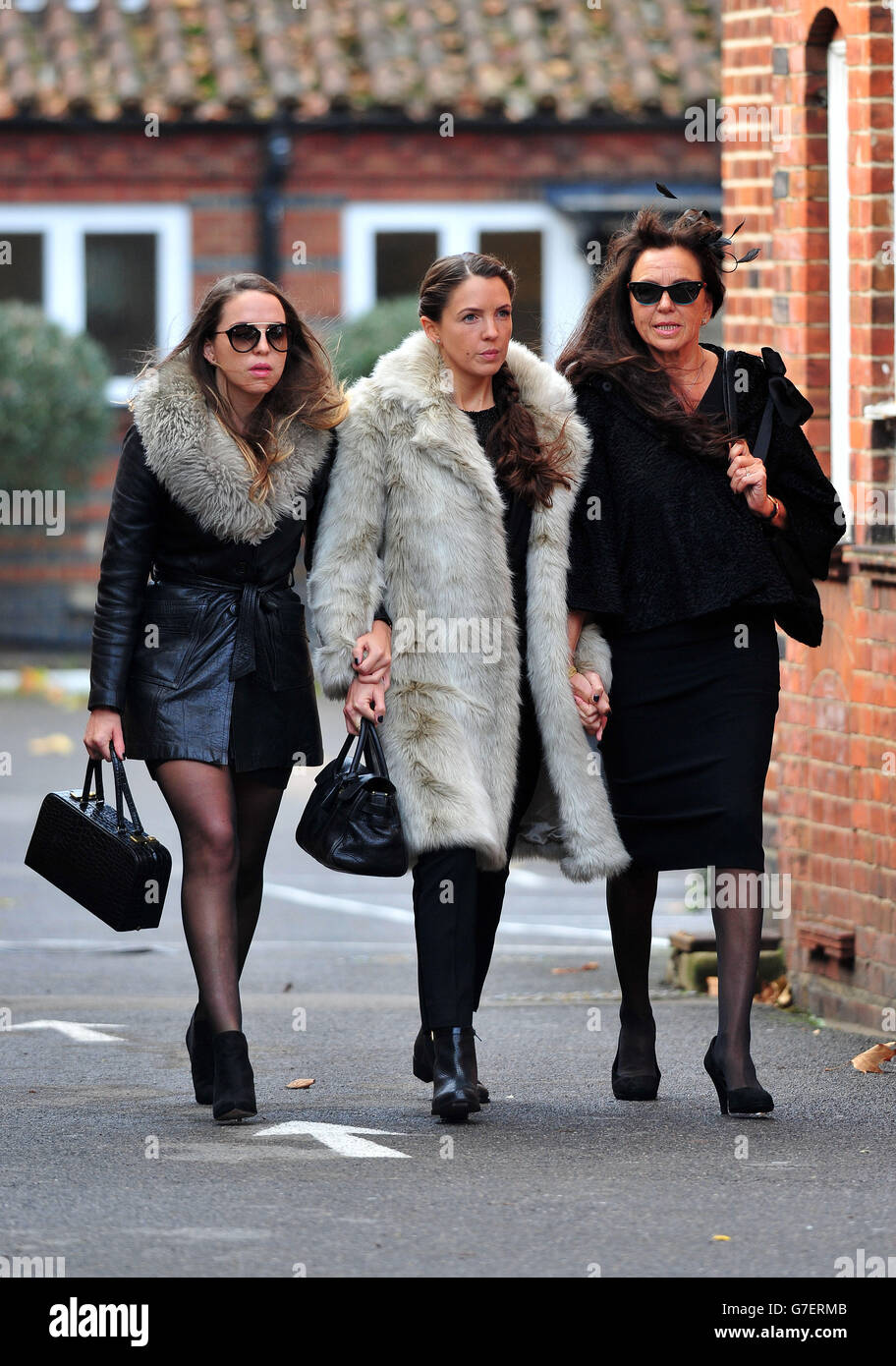 Die Witwe von Jack Bruce, Margrit (rechts), kommt mit ihren Töchtern ...