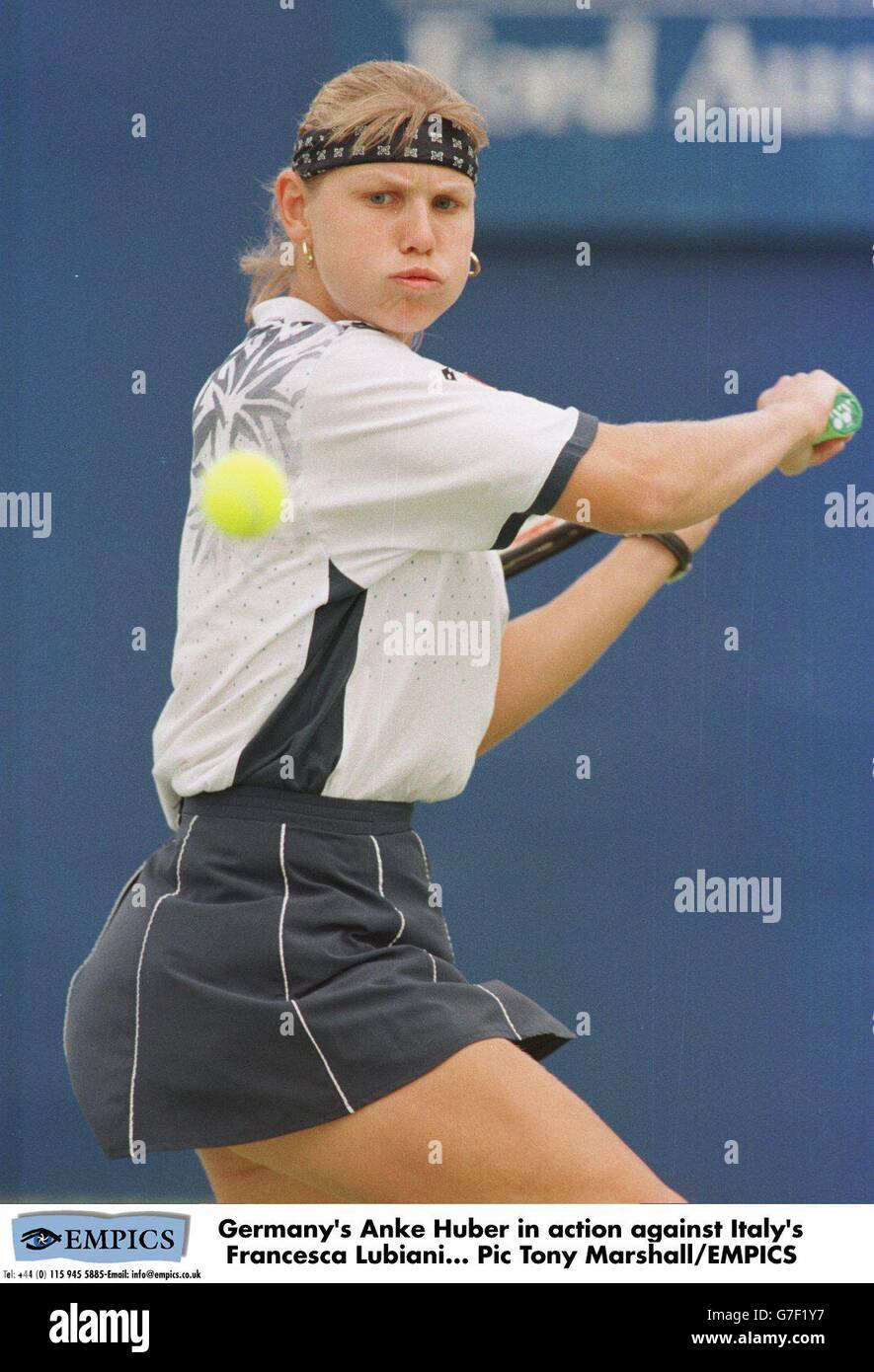 Germanys anke huber in aktion gegen italys francesca lubiani Stockfotos ...