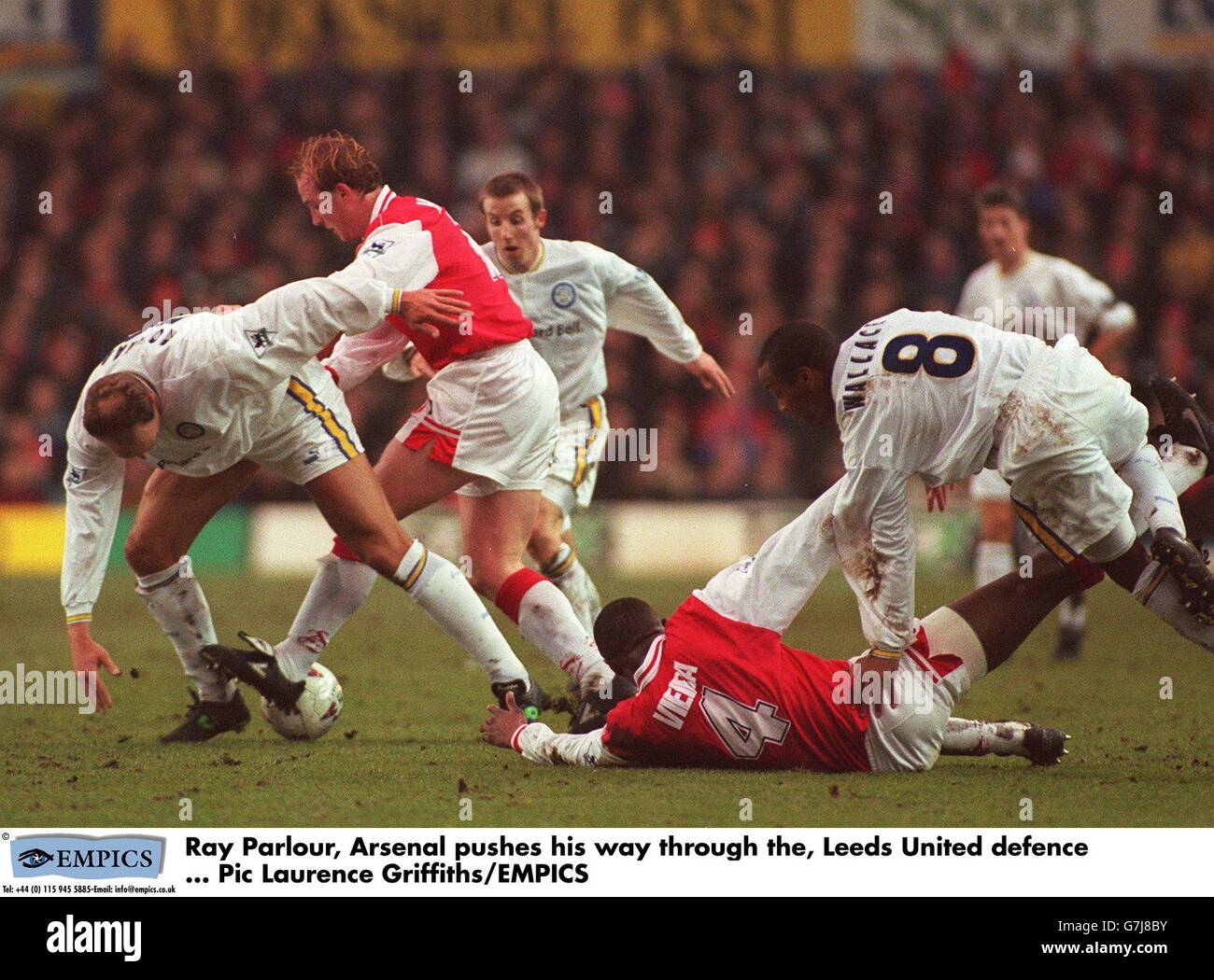 Arsenal schiebt sich durch die -Fotos und -Bildmaterial in hoher ...