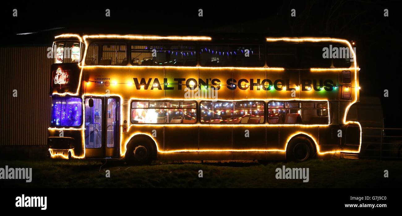 Old school bus -Fotos und -Bildmaterial in hoher Auflösung – Alamy