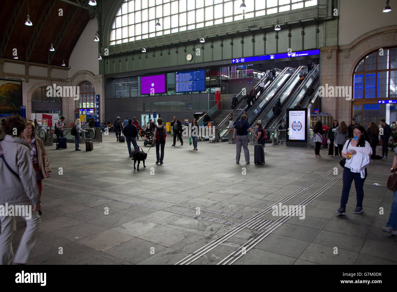 Basel SBB Banhof ist der Hauptbahnhof der Stadt und verkehrsreichsten Grenzbahnhof Europas, im ...