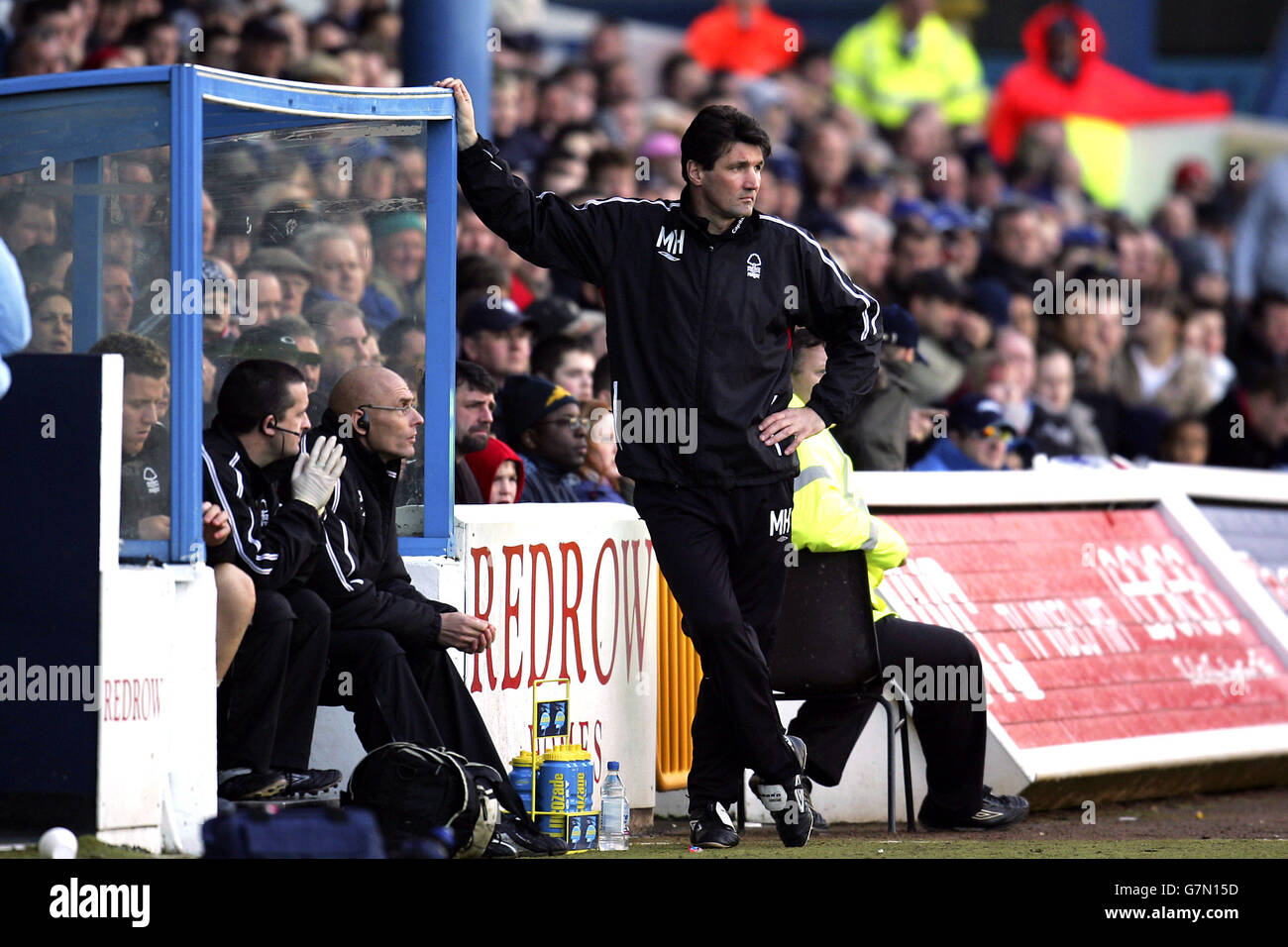 Nottingham forest manager mick harford beobachtet das spiel -Fotos und ...