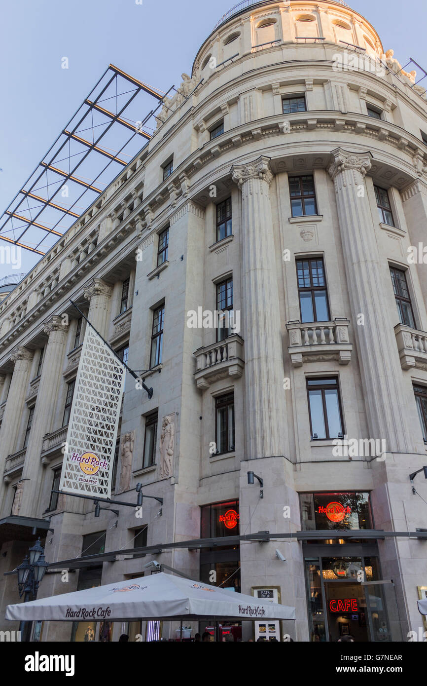 Hard rock cafe budapest -Fotos und -Bildmaterial in hoher Auflösung – Alamy