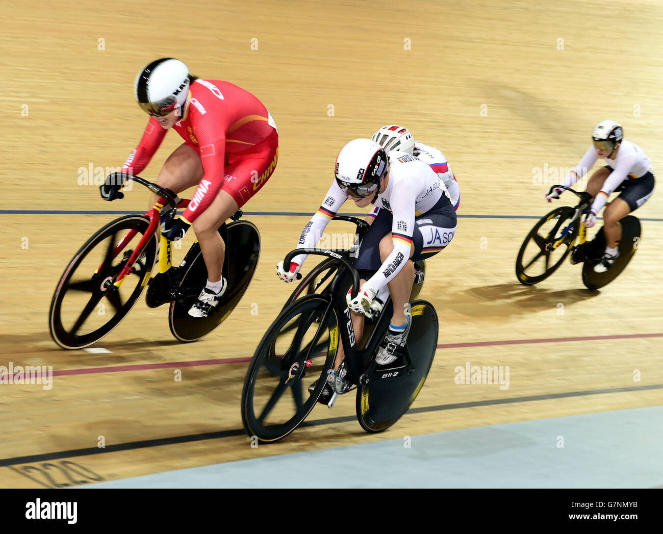 Deutschlands Kristina Vogel in der ersten Runde der Frauen Keirin am ...
