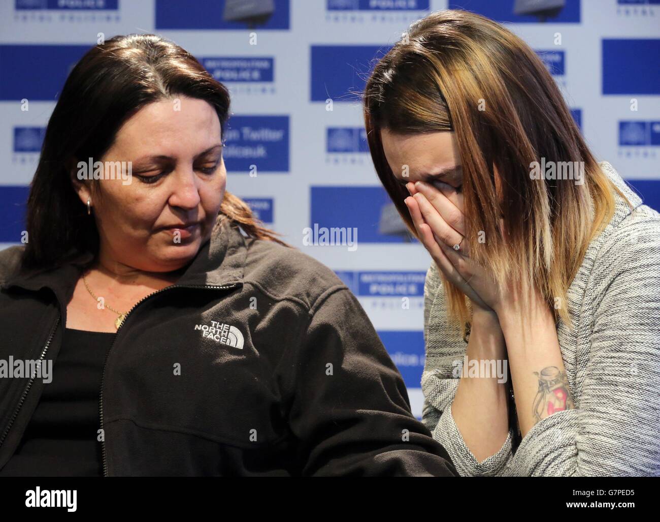 Die mutter und schwester des ermordeten schuljungen alan cartwright ...