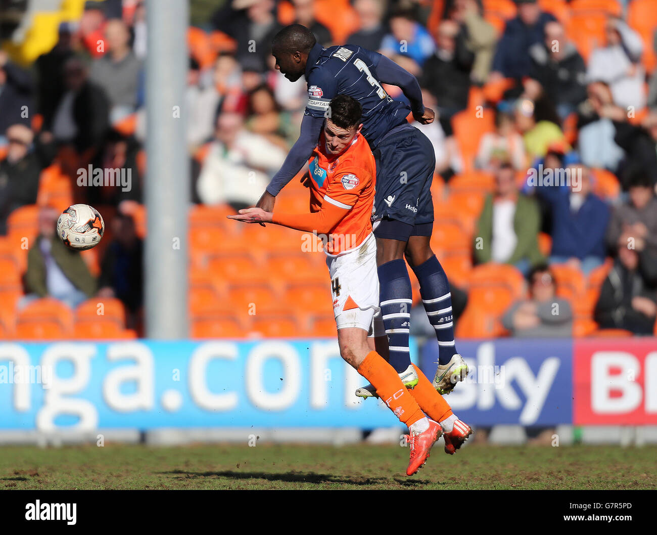 Blackpools gary madine und leeds uniteds sol bamba -Fotos und ...
