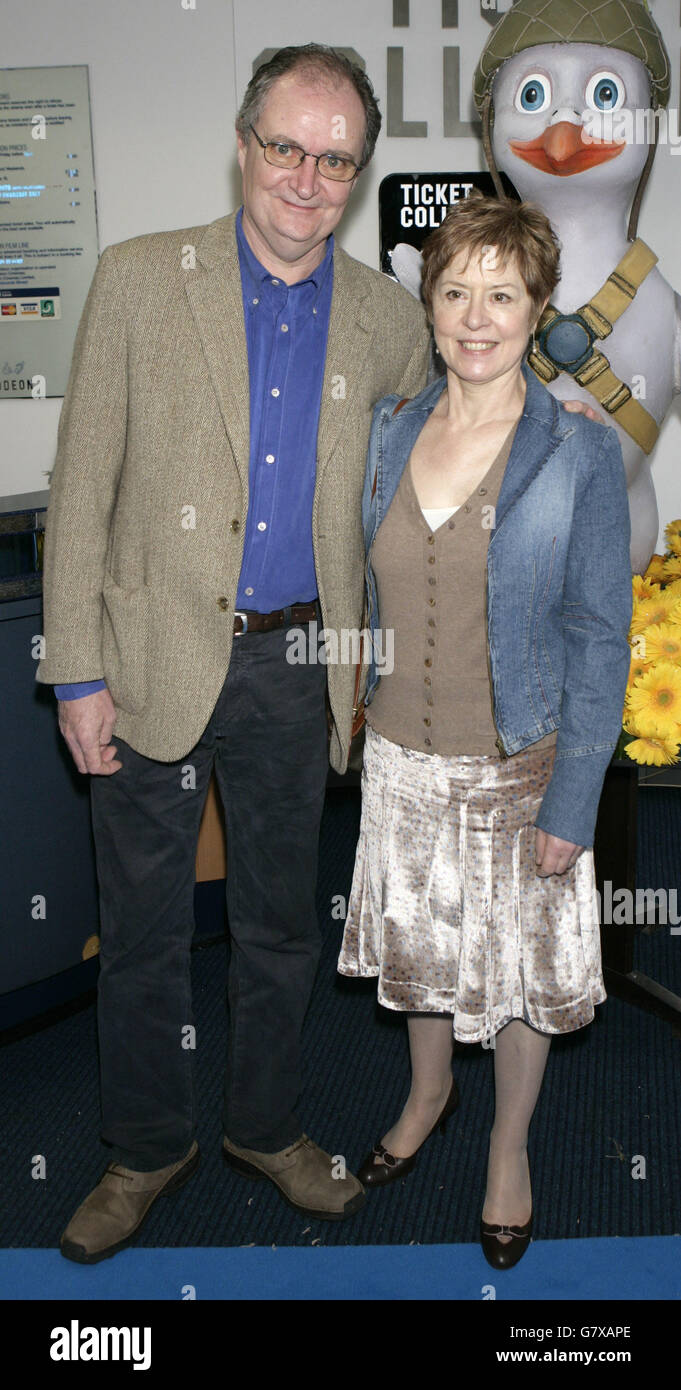 Valiant Weltpremiere - Odeon West End - Leicester Square. Jim Broadbent ...