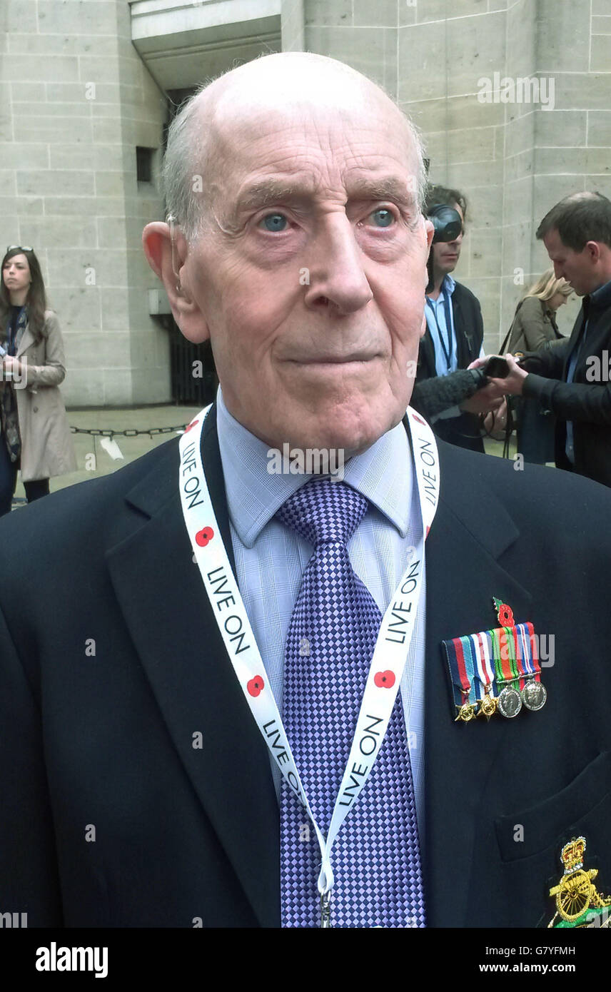 Harold Bradley, 91, ein Kriegsgefangener, der wenige Tage vor der ...