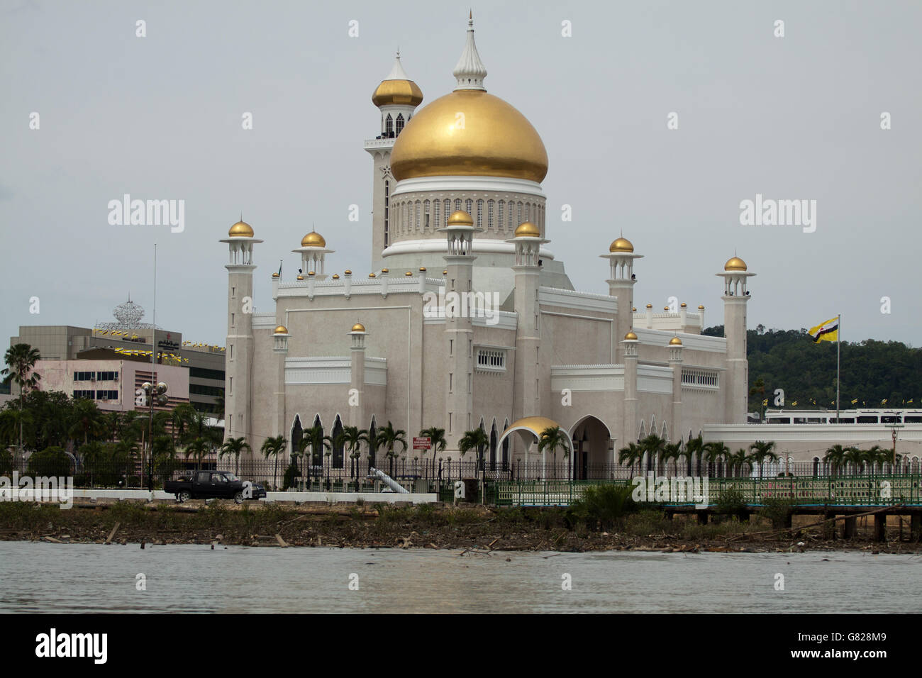 Sultan Omar Ali Saifuddin Moschee in Bandar Seri Begawan - Brunei ...
