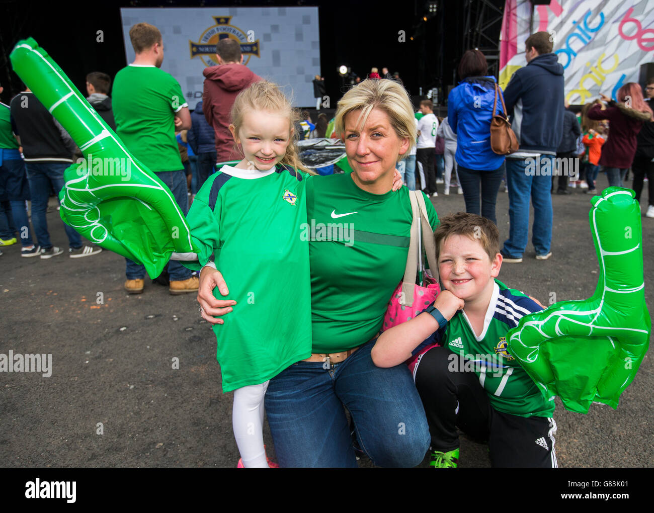 Frankreich titanic fanzone -Fotos und -Bildmaterial in hoher Auflösung ...