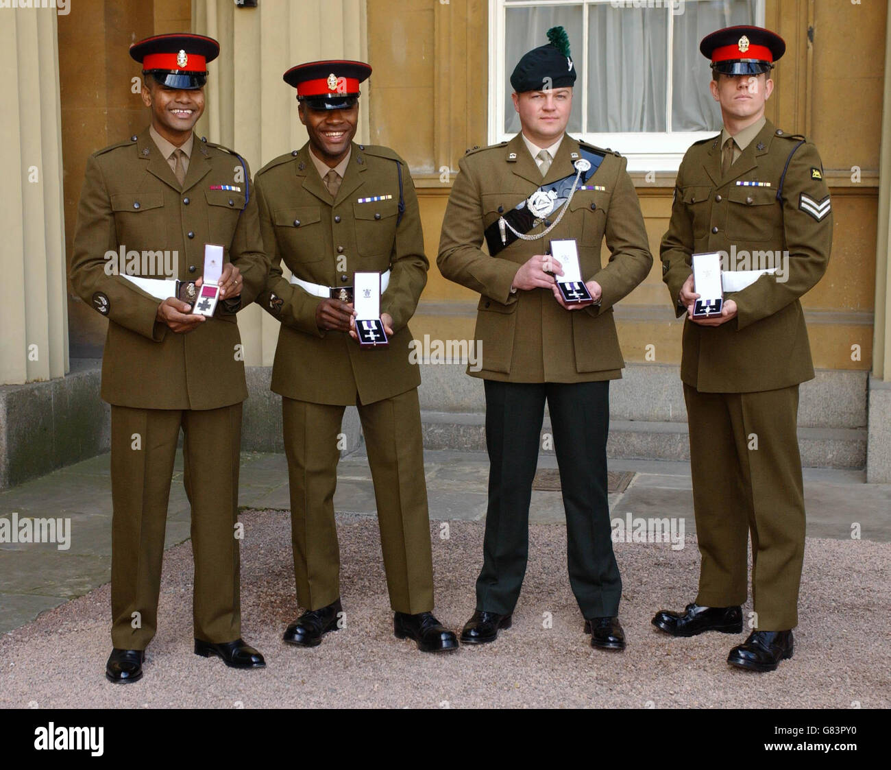 Private johnson beharry victoria cross -Fotos und -Bildmaterial in ...