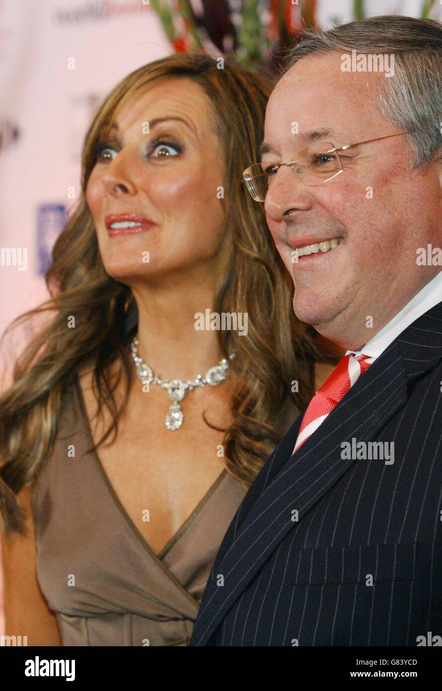 Carol vorderman und richard whiteley kommen an -Fotos und -Bildmaterial ...