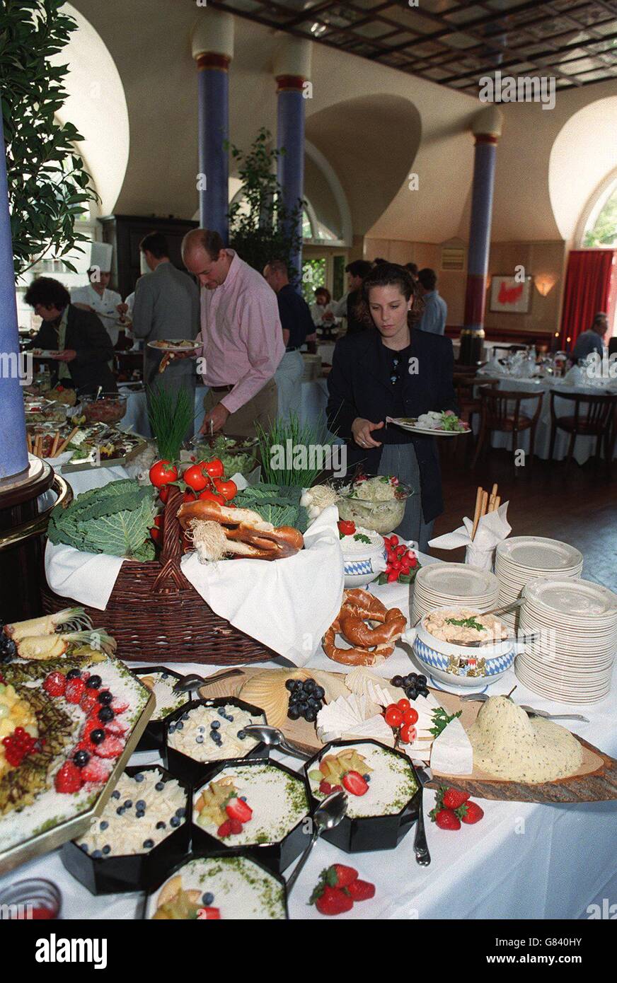 Team brunch im restaurant seehaus -Fotos und -Bildmaterial in hoher ...