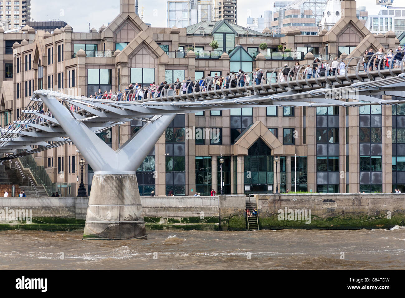 Brücke über die themse -Fotos und -Bildmaterial in hoher Auflösung – Alamy