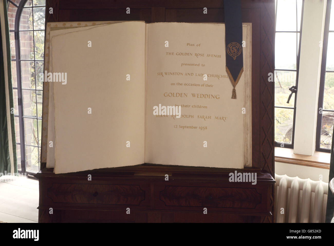 Abgebildet ist das Buch im Restaurant im Chartwell Manor in Westerham ...