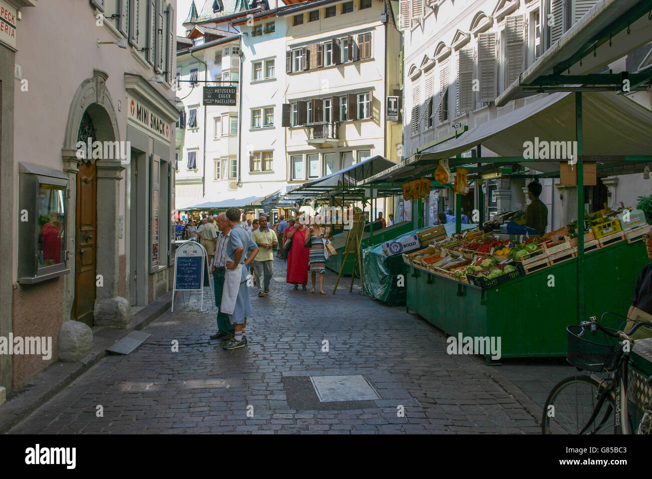 Food market bolzano bozen italy -Fotos und -Bildmaterial in hoher ...