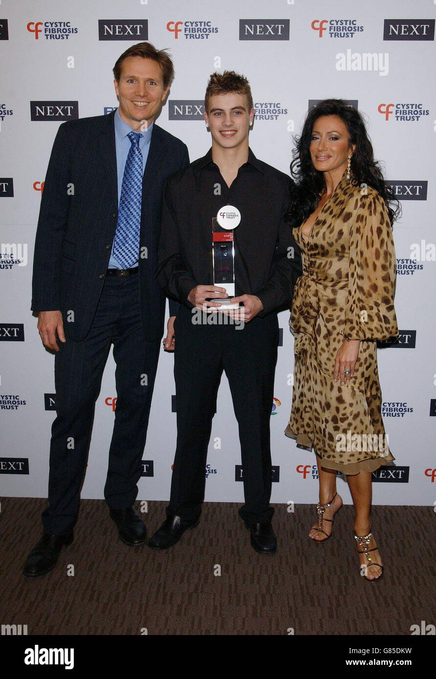 Roger Black und Nancy Dell'Olio mit Josh Lewellyn-Jones im Alter von 17 ...