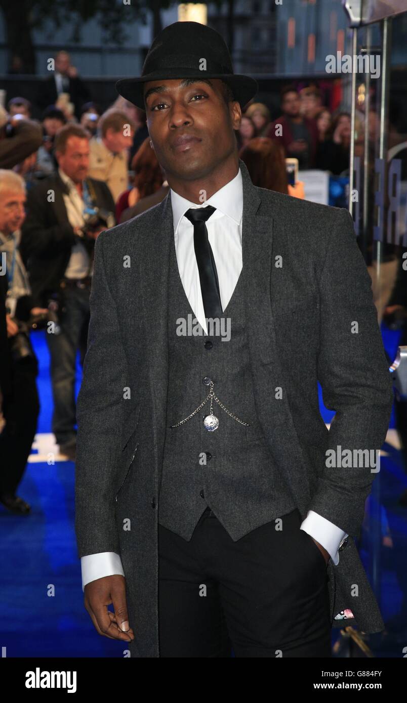 Simon webbe nimmt an der weltpremiere der legende am odeon leicester ...