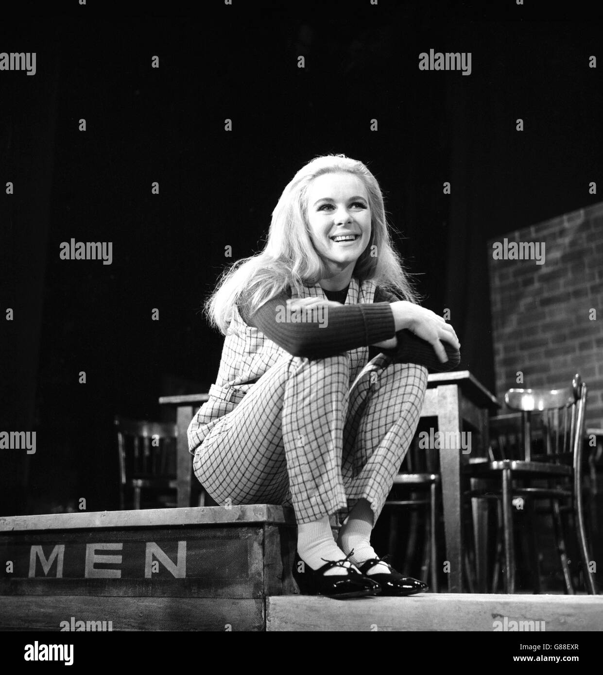 Stage new set for opening -Fotos und -Bildmaterial in hoher Auflösung ...