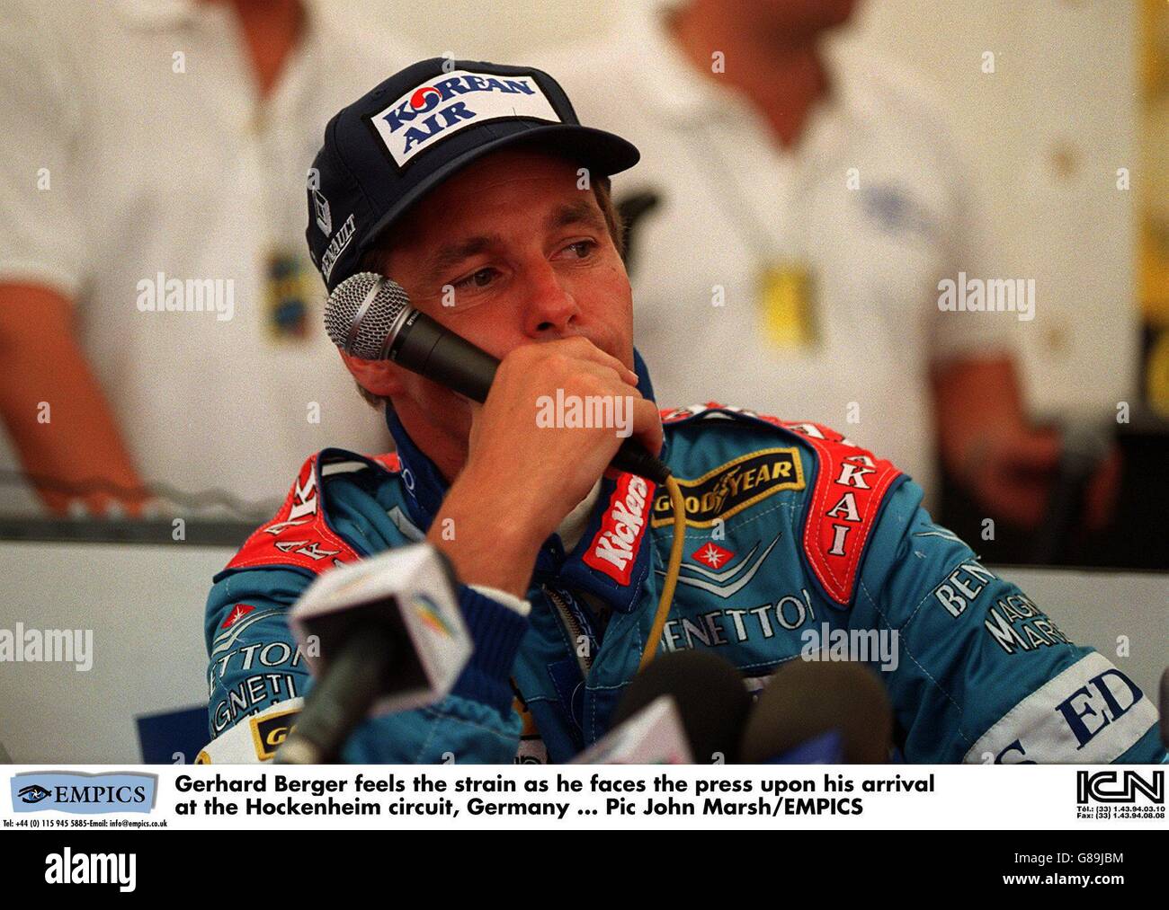 Gerhard Berger fühlt die Anspannung, als er der Presse bei seiner ...