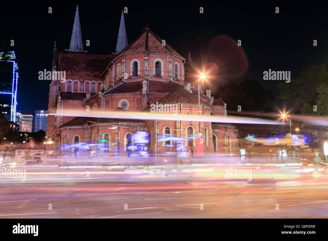 Alte lichter beleuchteter weg -Fotos und -Bildmaterial in hoher ...
