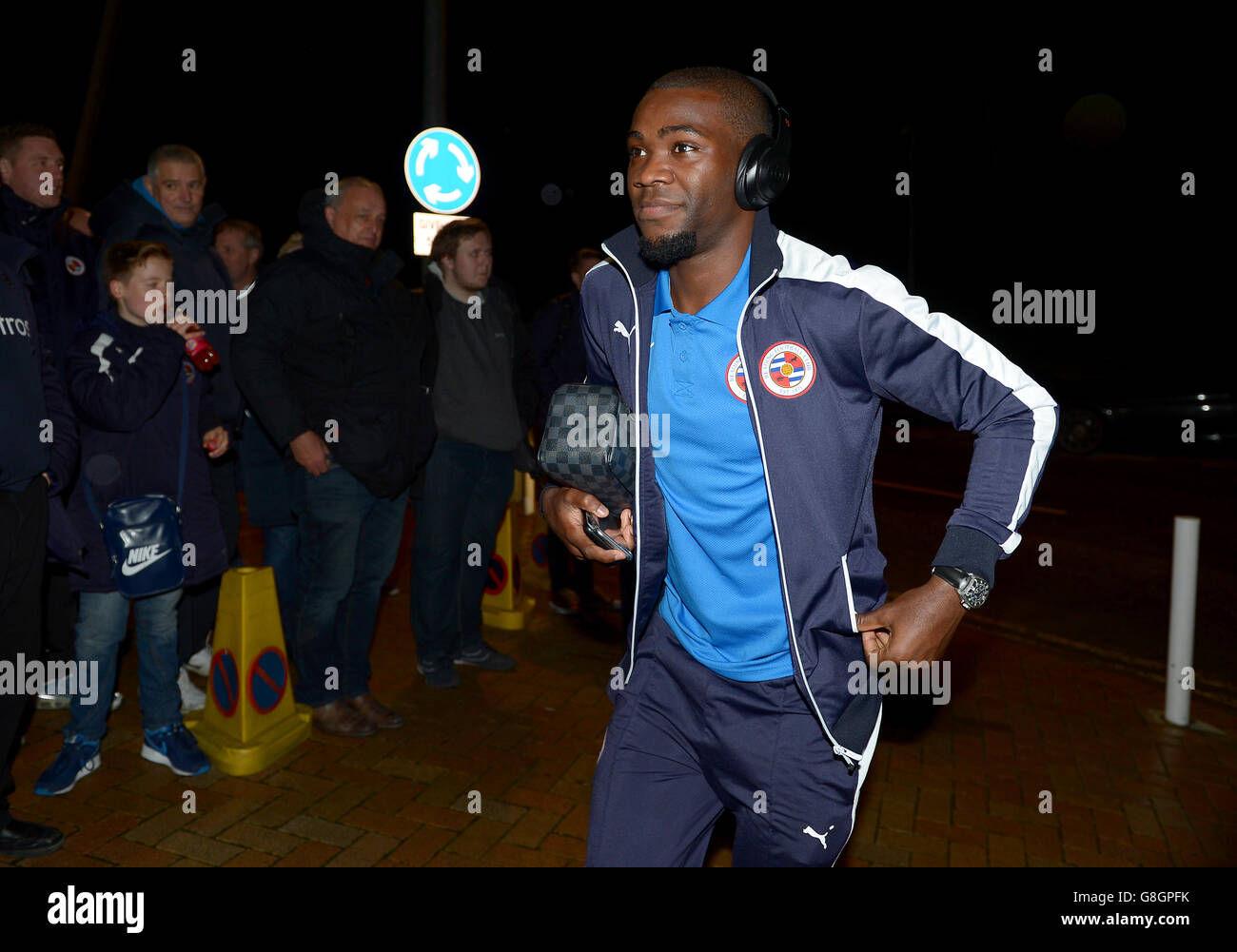 Lesungen ola john kommt im madejski stadion an -Fotos und -Bildmaterial ...