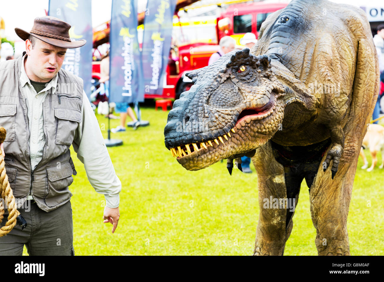 Velociraptor prähistorische Dinosaurier Jurassic Park Kostüm mit Mann im inneren Menschen mit ...