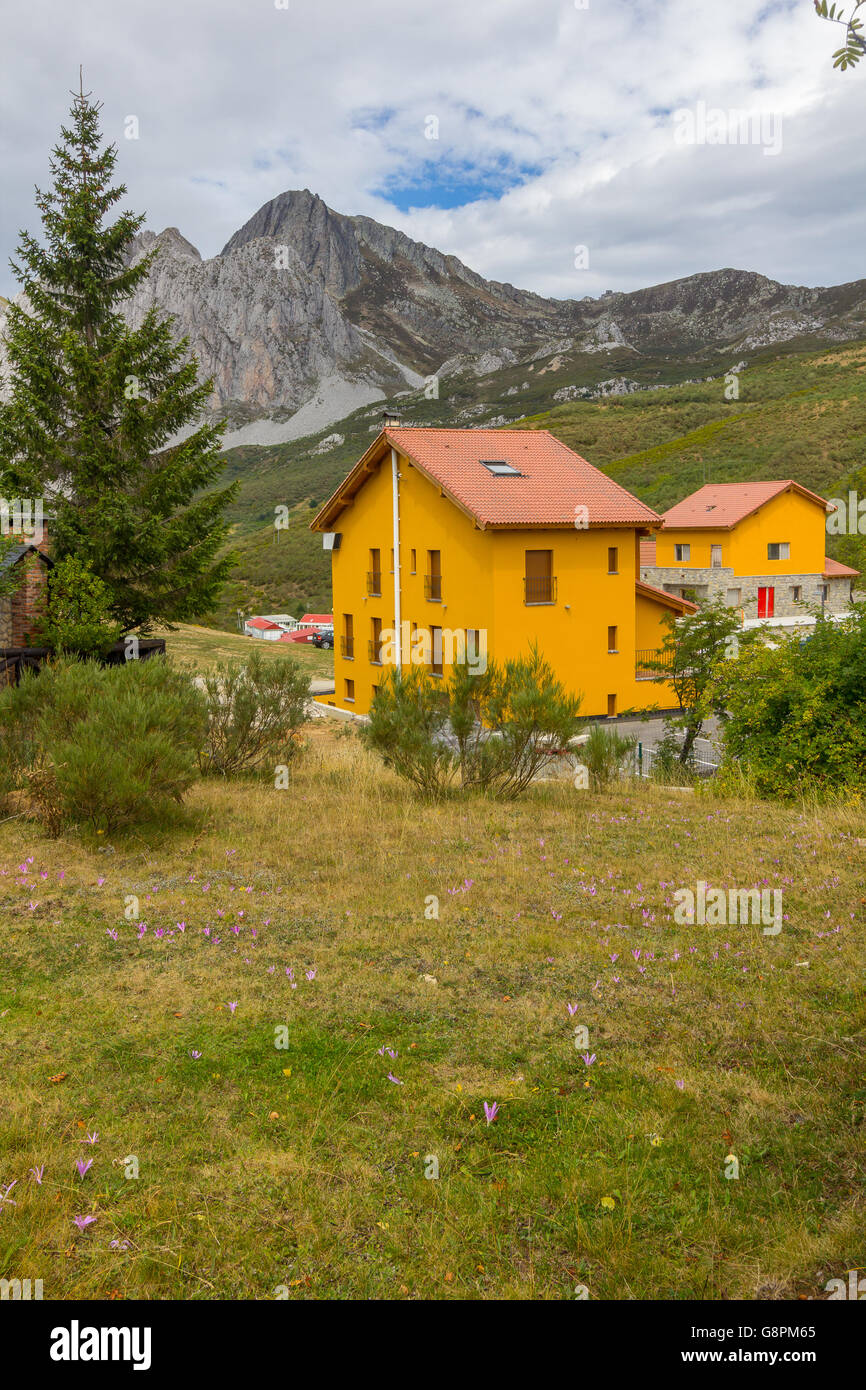 Schöne hauser -Fotos und -Bildmaterial in hoher Auflösung – Alamy