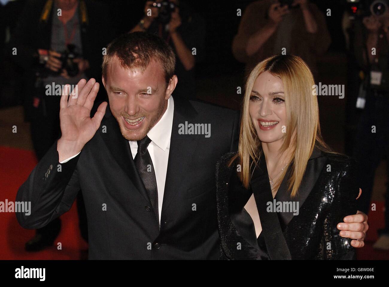 „Revolver“-Premiere – Odeon Leicester Square. Guy Ritchie und Madonna ...