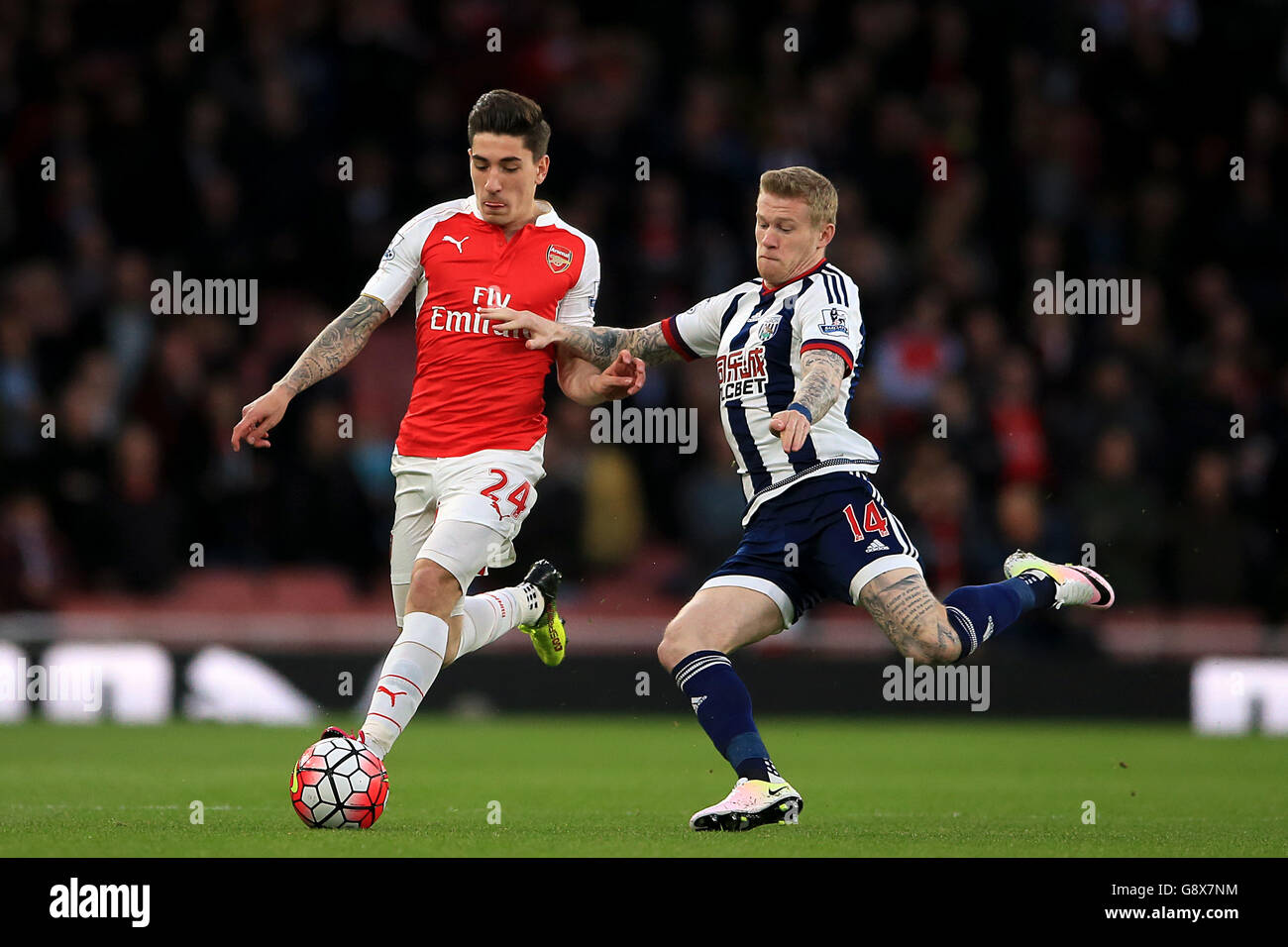 Hector Bellerin von Arsenal (links) und James McClean von West Bromwich ...