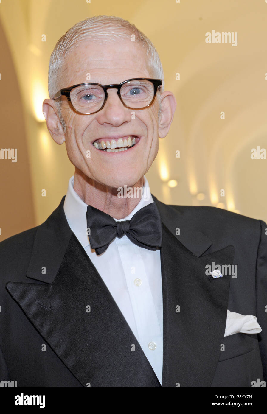 Sir peter jonas -Fotos und -Bildmaterial in hoher Auflösung – Alamy