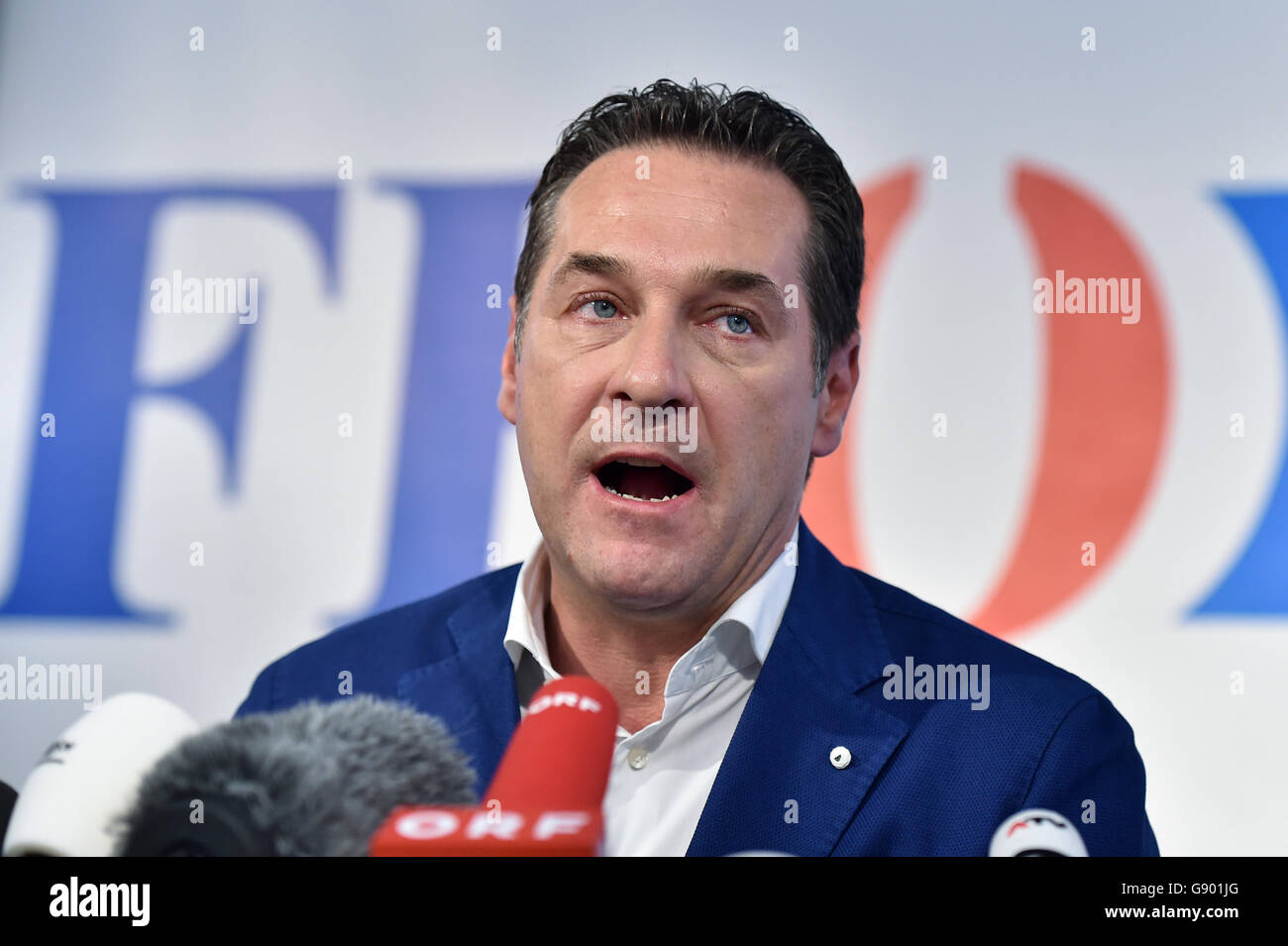 Heinz christian strache -Fotos und -Bildmaterial in hoher Auflösung ...