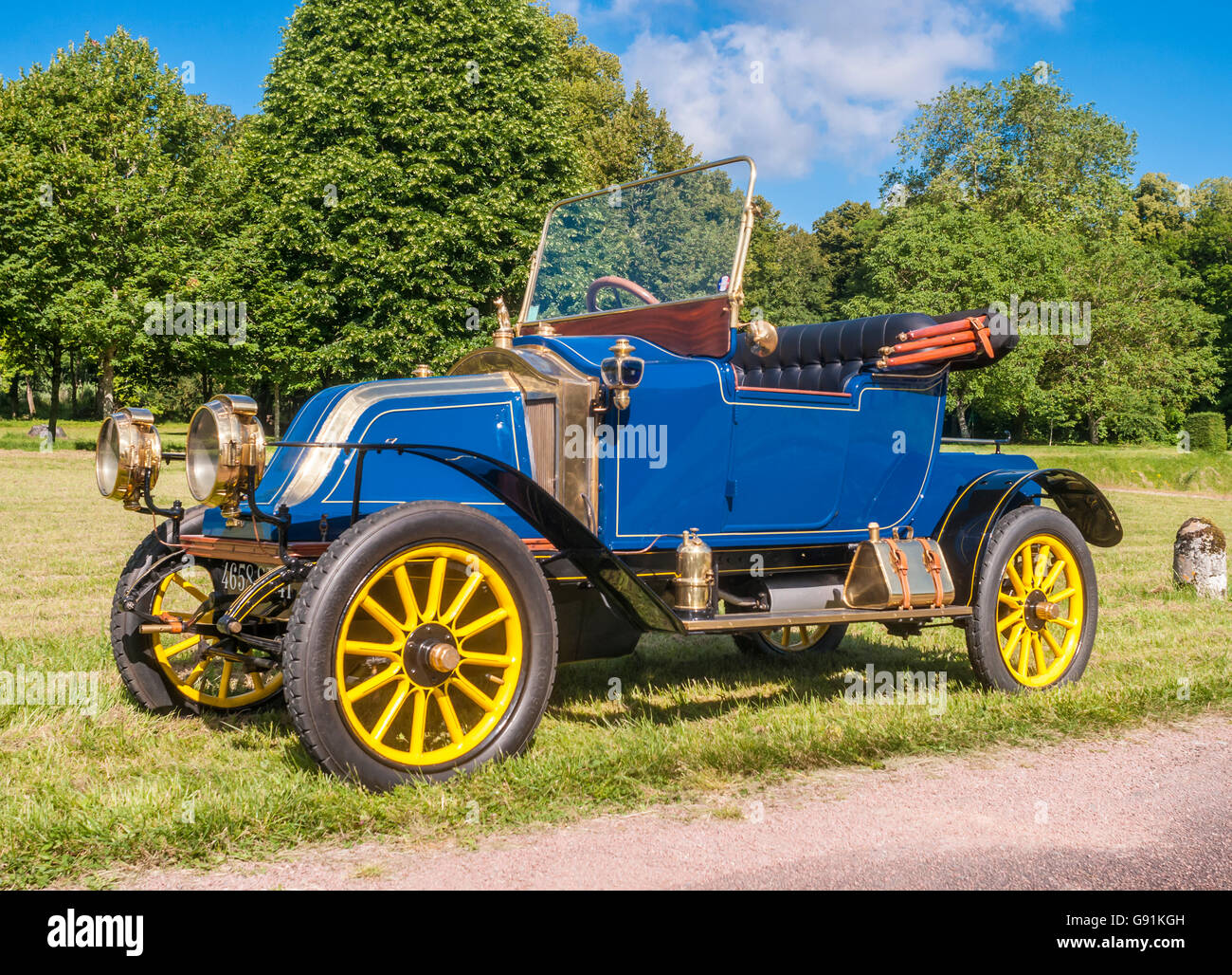 Oldtimer von renault -Fotos und -Bildmaterial in hoher Auflösung – Alamy